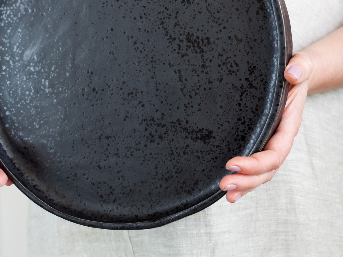 Black matte large round platter – Mr. Bowl Ceramics