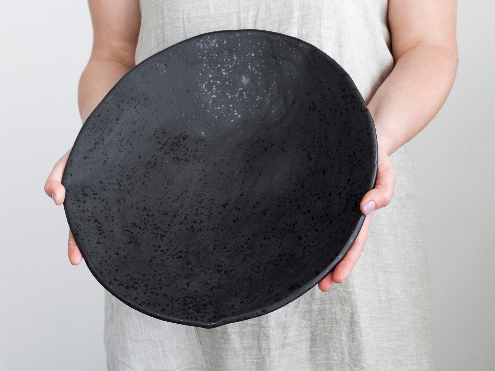 Black matte large serving plate – Mr. Bowl Ceramics