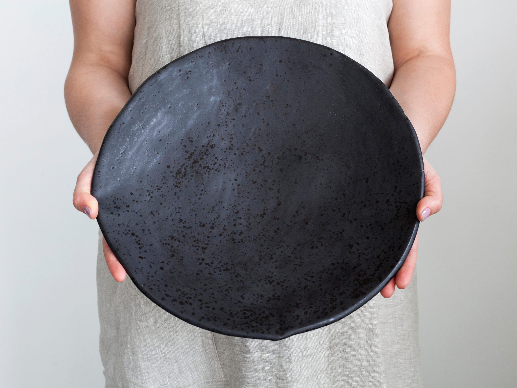 Black matte large serving plate – Mr. Bowl Ceramics