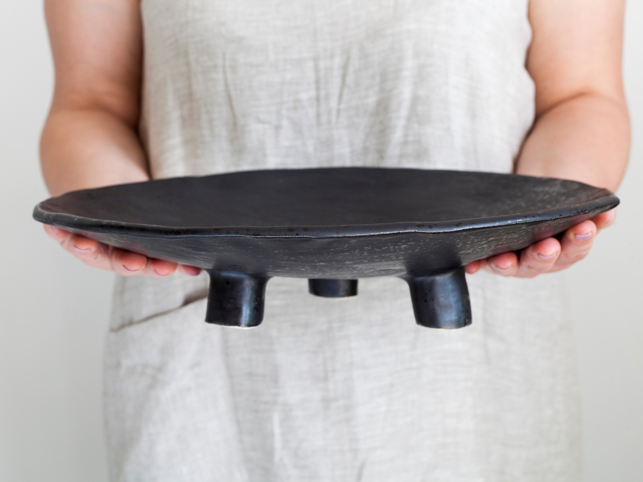 Black matte large serving plate – Mr. Bowl Ceramics