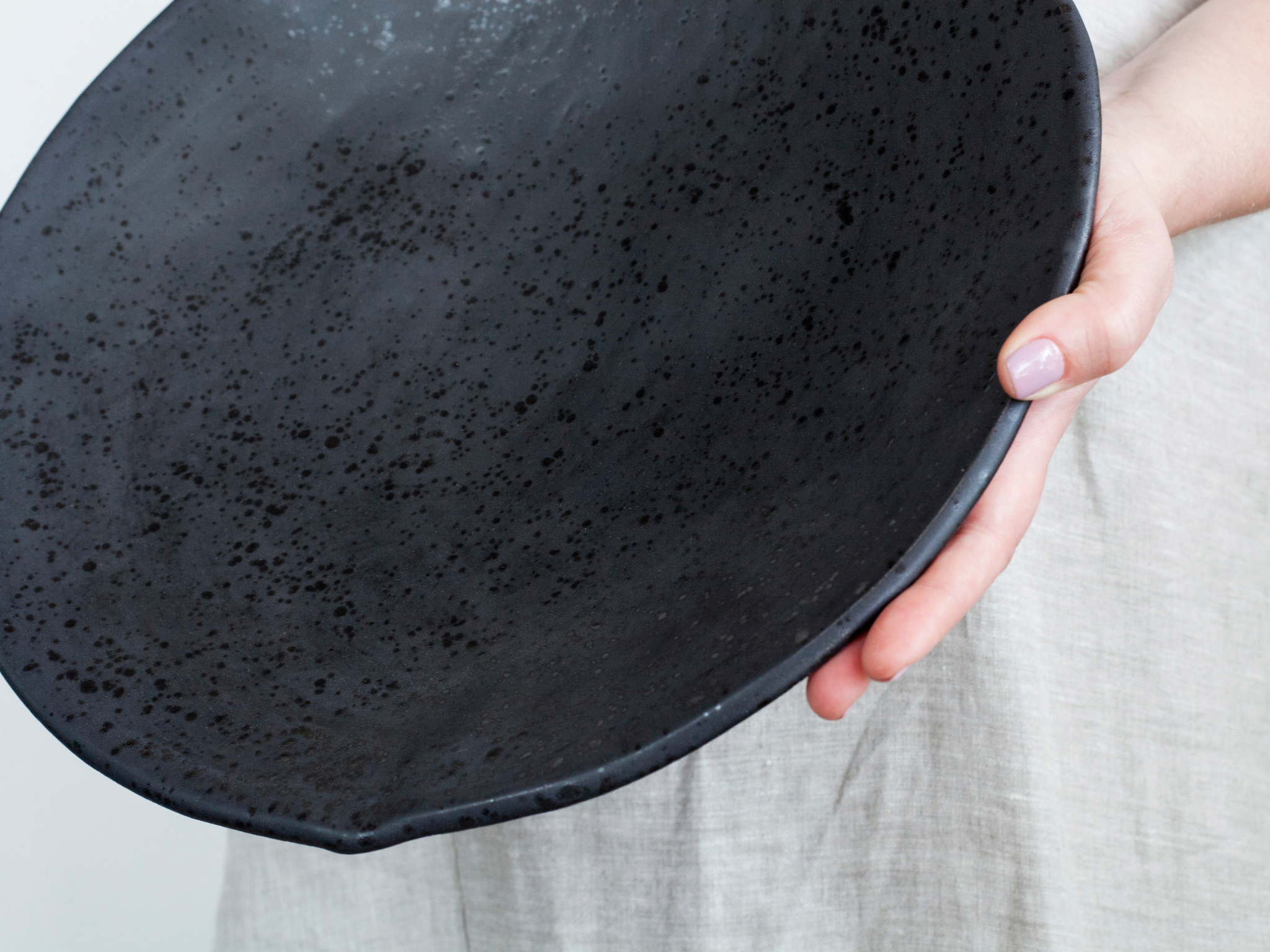 Black matte large serving plate – Mr. Bowl Ceramics