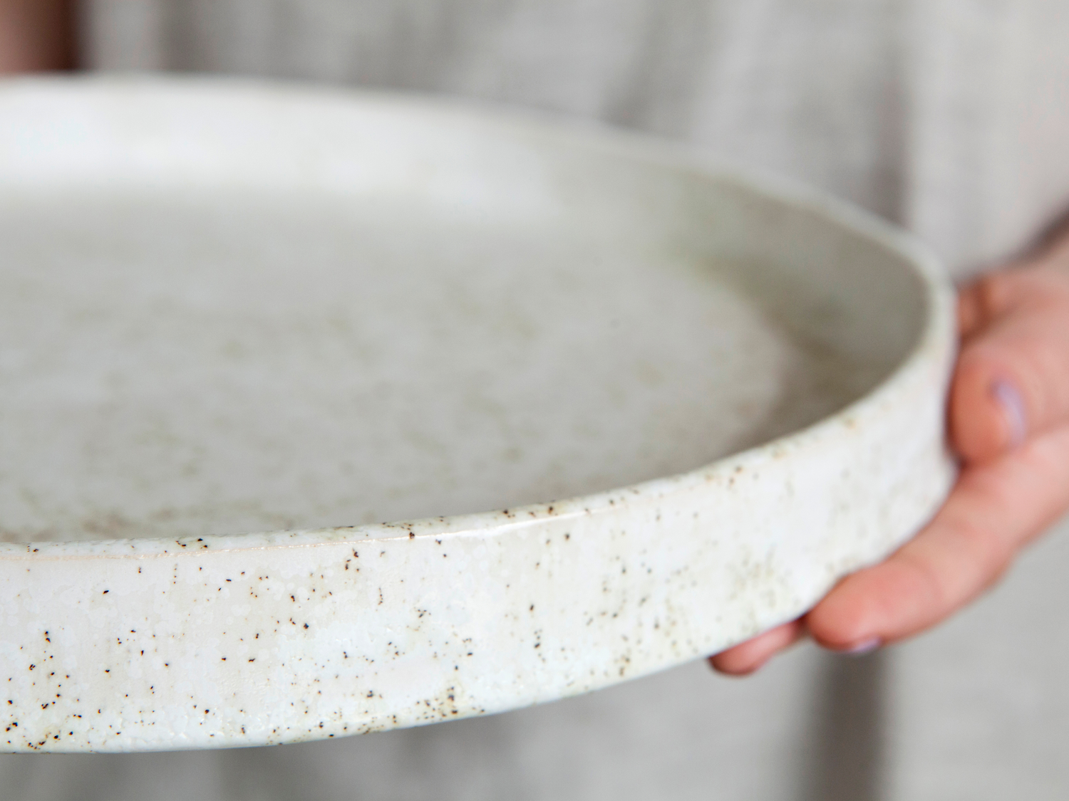 White matte speckled large round platter – Mr. Bowl Ceramics